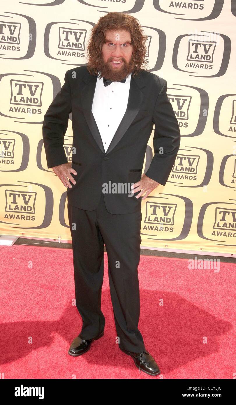 Apr 17, 2010 - Los Angeles, California, USA - Actor CAVEMAN at the TV ...