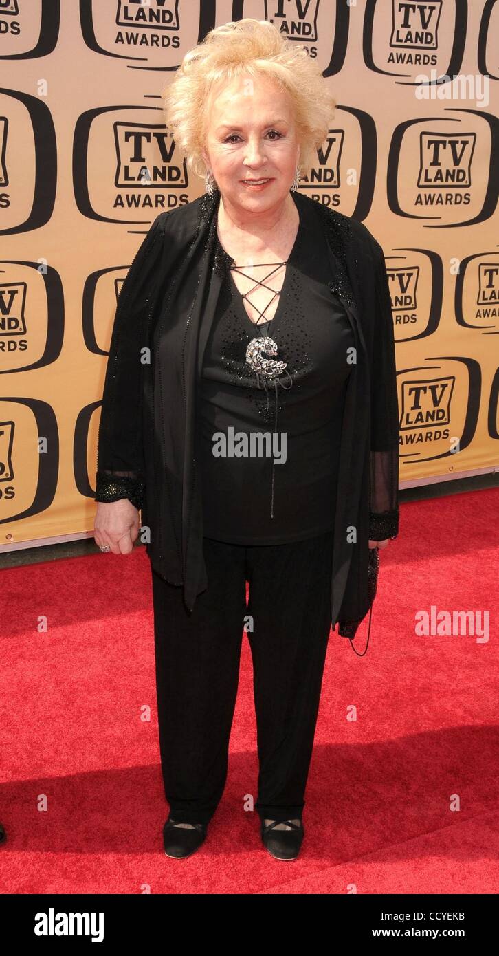 Apr 17, 2010 - Los Angeles, California, USA - Actress DORIS ROBERTS at ...