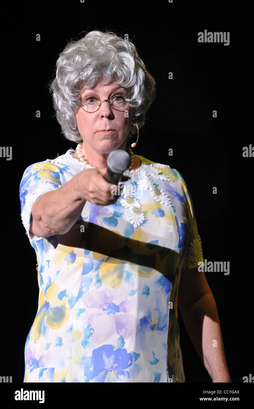 Vicki lawrence performing hi-res stock photography and images - Alamy