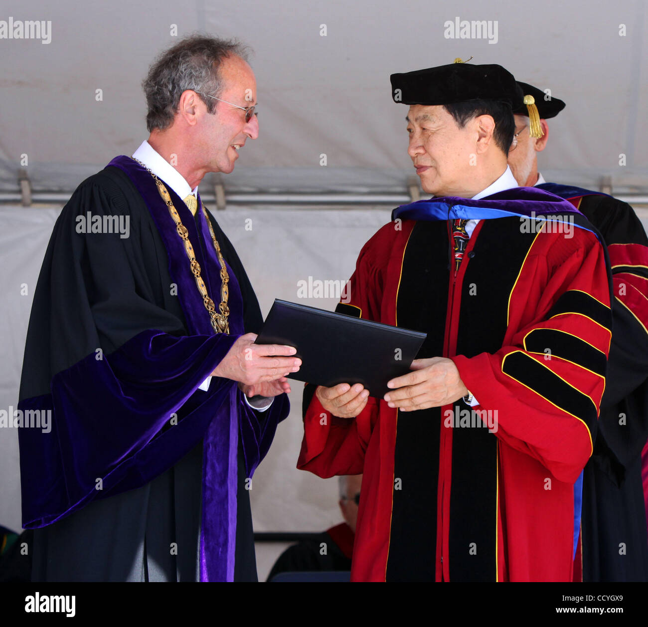 World-renowned forensic scientist Dr. HENRY C. LEE receives he Honorary ...