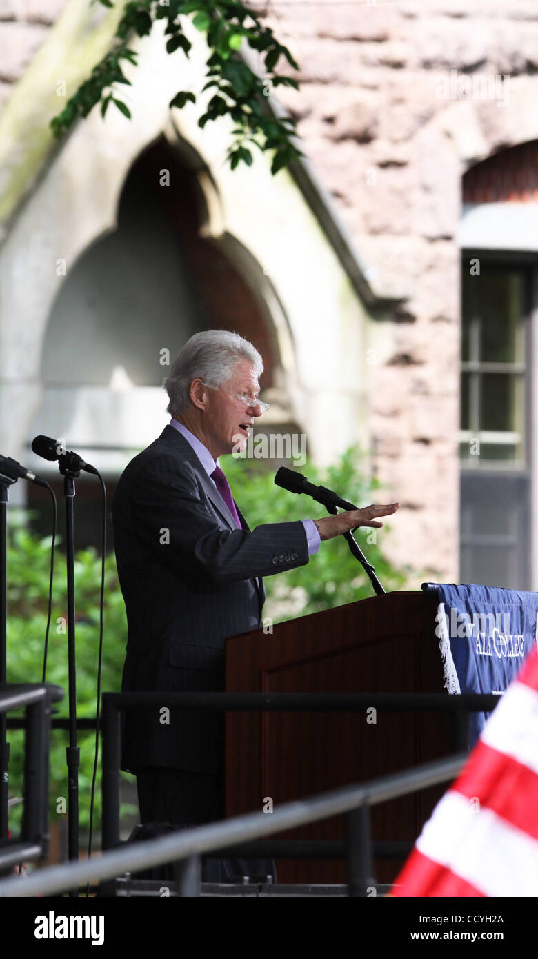 Bill clinton class day exercises hi-res stock photography and images ...