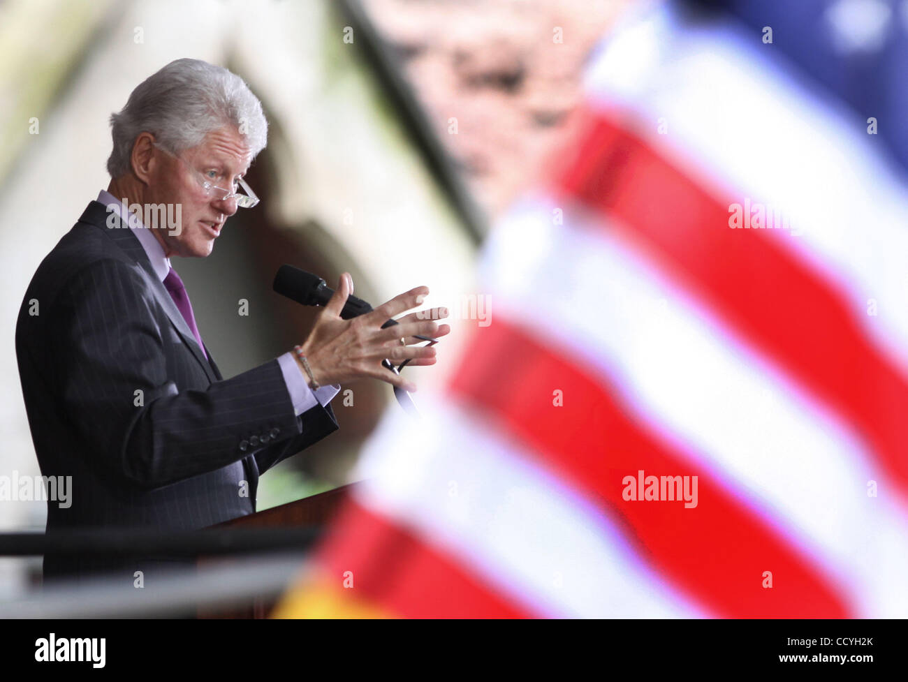 Bill clinton class day exercises hi-res stock photography and images ...