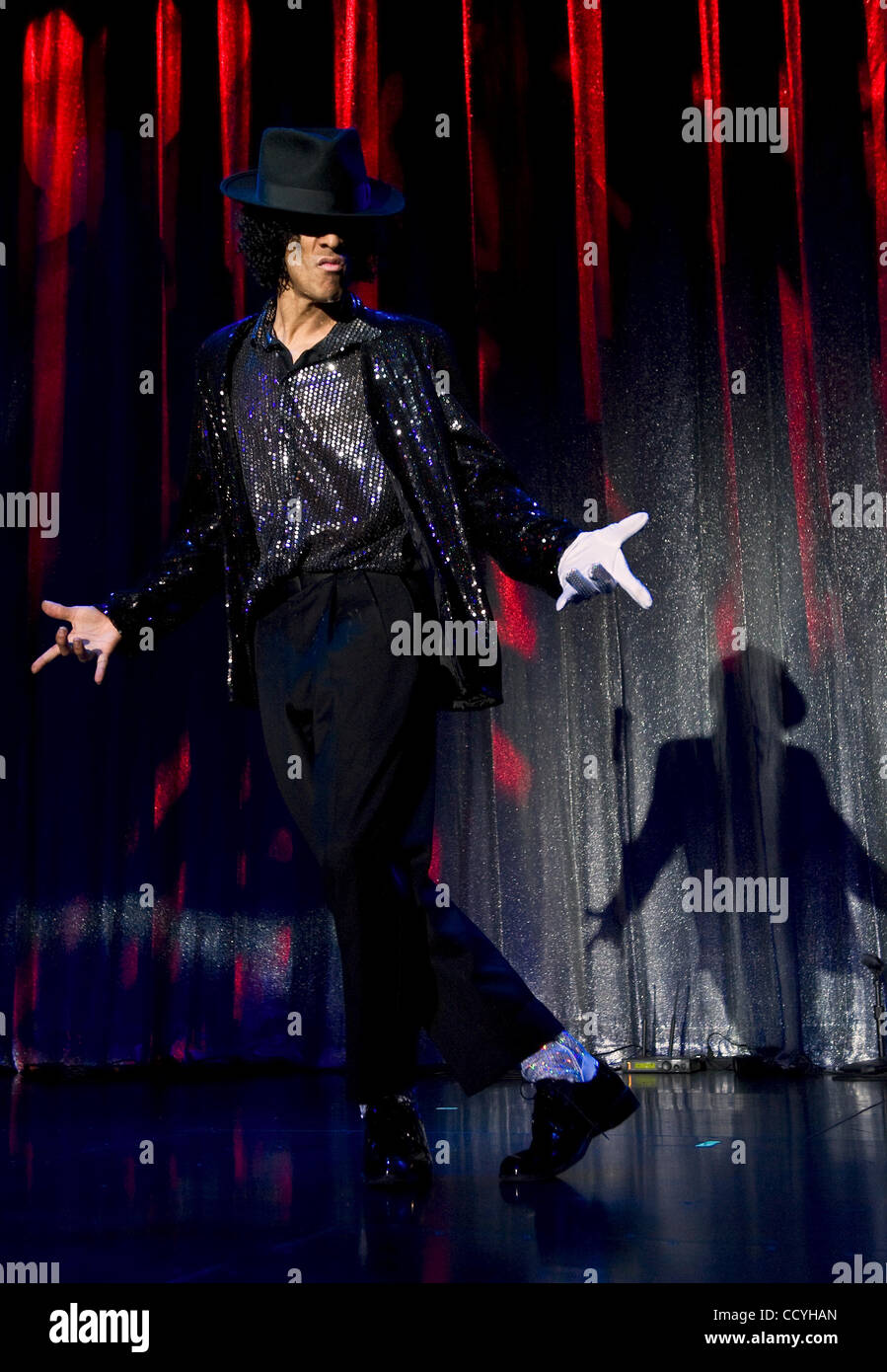 Michael jackson lookalikes hi-res stock photography and images - Alamy