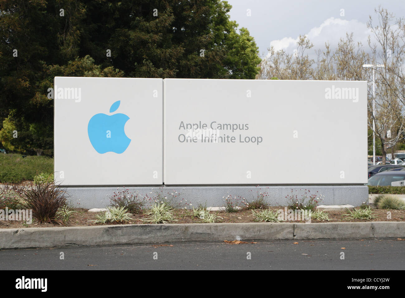 Apple headquarters cupertino logo hi-res stock photography and images ...