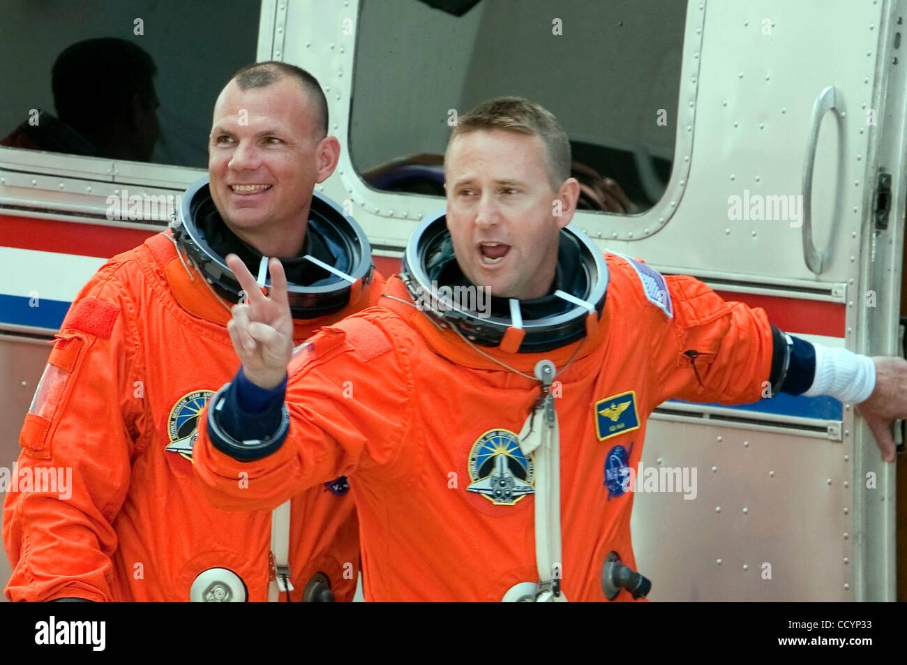 Sts 132 crew hi-res stock photography and images - Alamy