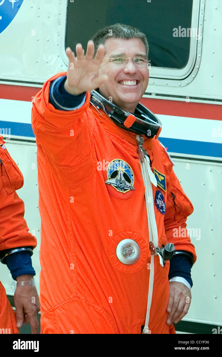 Sts 132 crew hi-res stock photography and images - Alamy