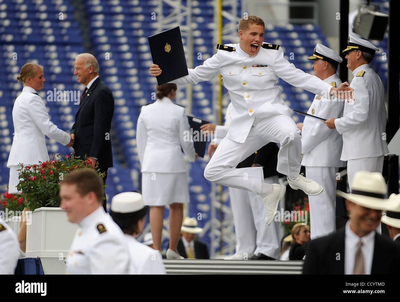 Navy ensign commissioning ceremony hi-res stock photography and images ...
