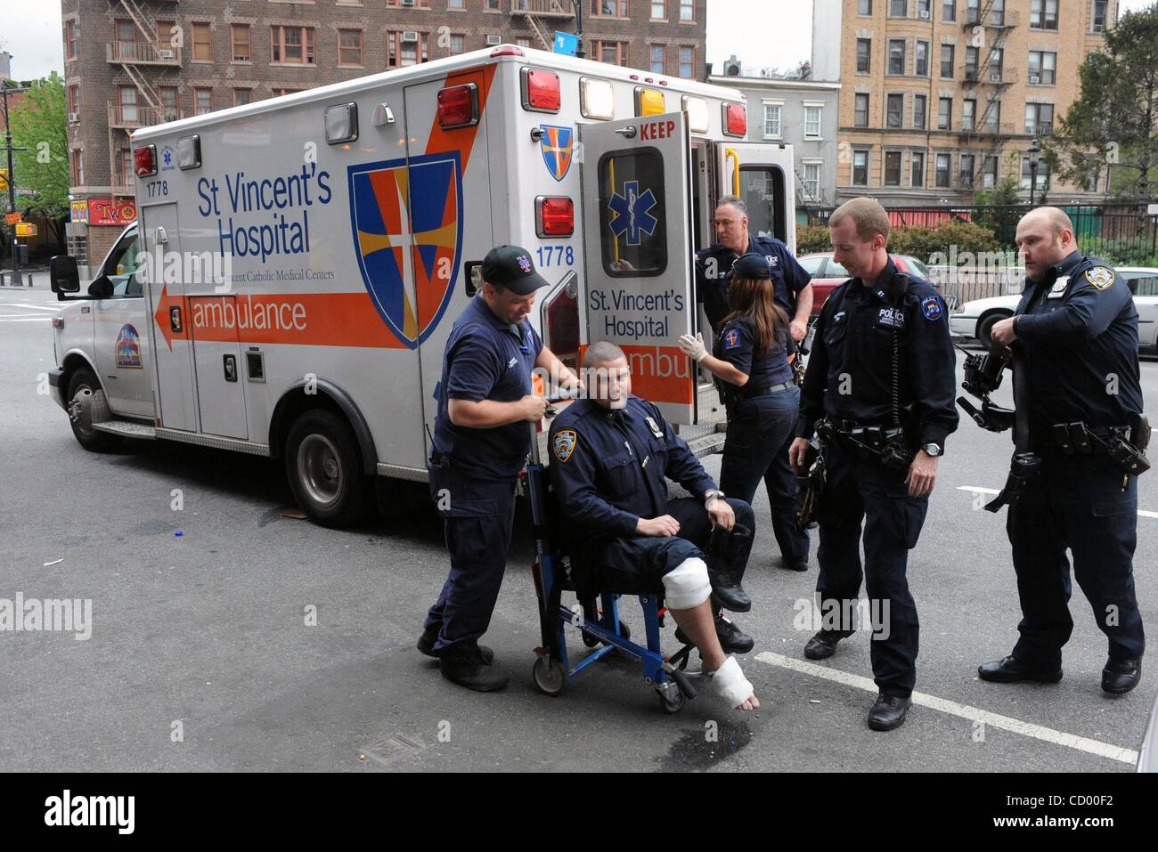 Apr 09, 2010 - Manhattan, New York, USA - 14 year veteran Paramedic ...