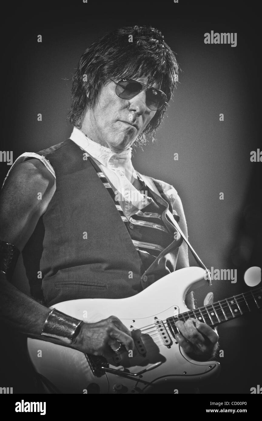 Apr 16, 2010 - San Francisco, California, U.S. - Guitarist JEFF BECK ...