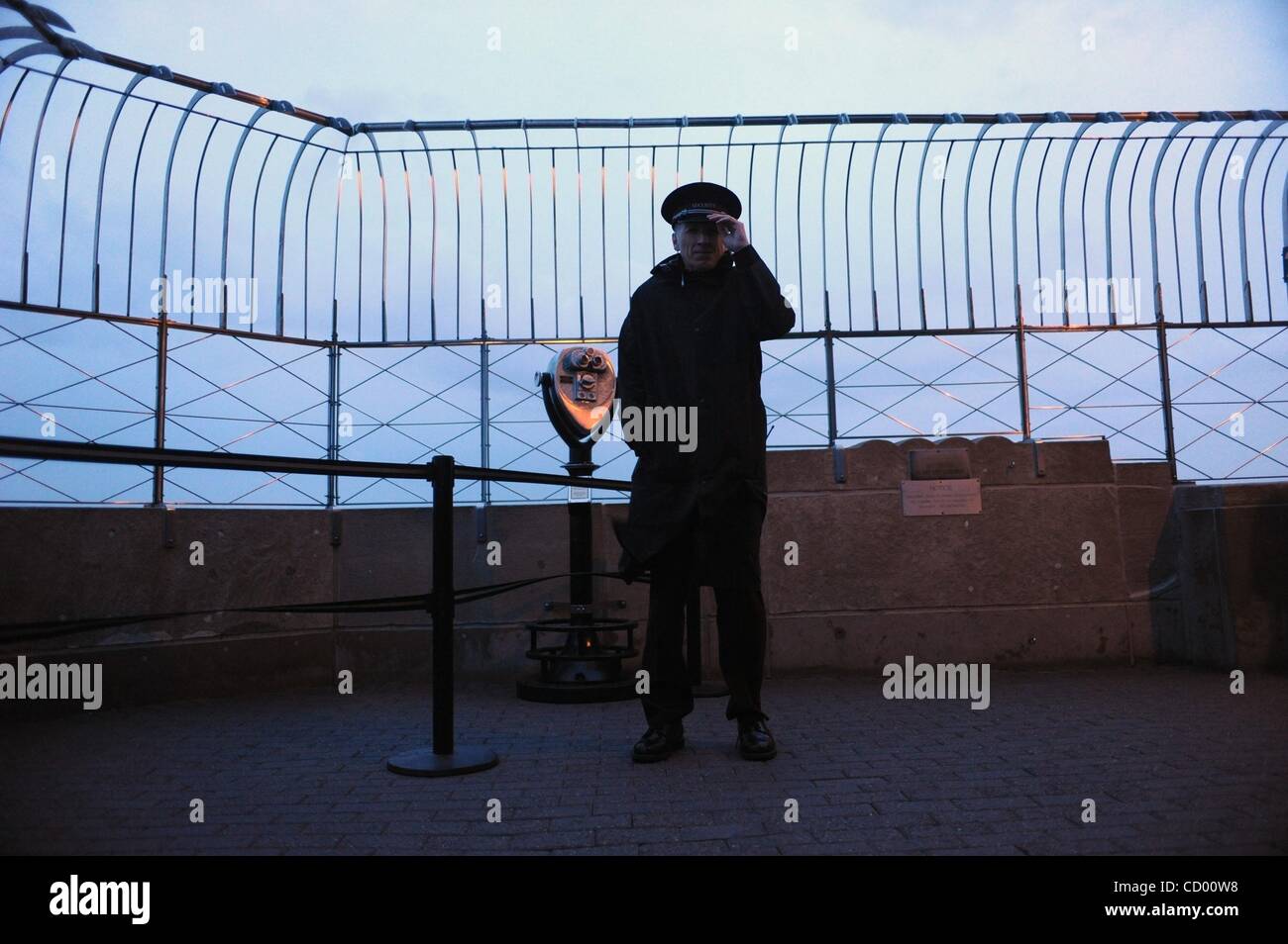 Empire state building security guard hi-res stock photography and ...