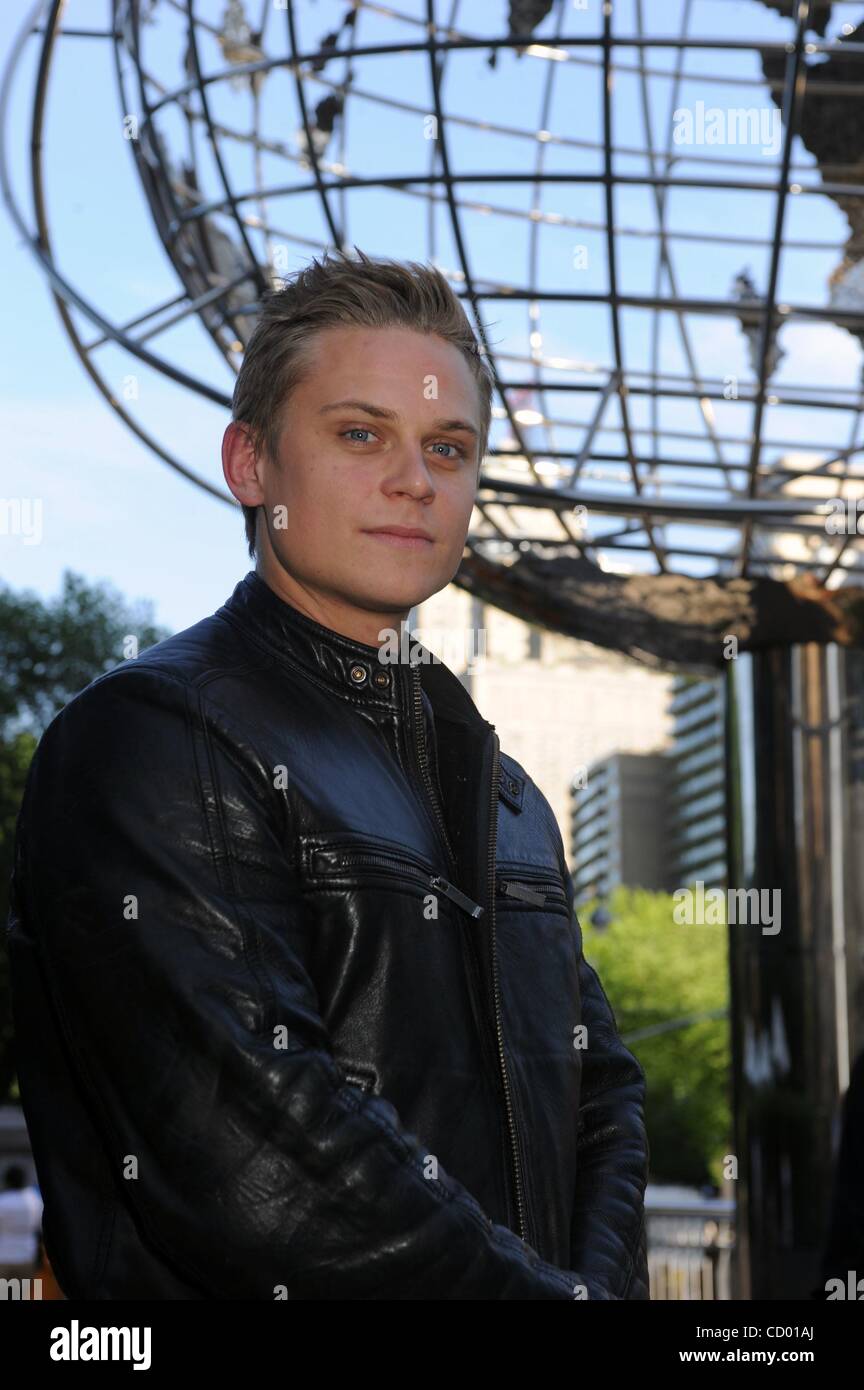 May 06, 2010 - Manhattan, New York, USA - Actor BILLY MAGNUSSEN ...