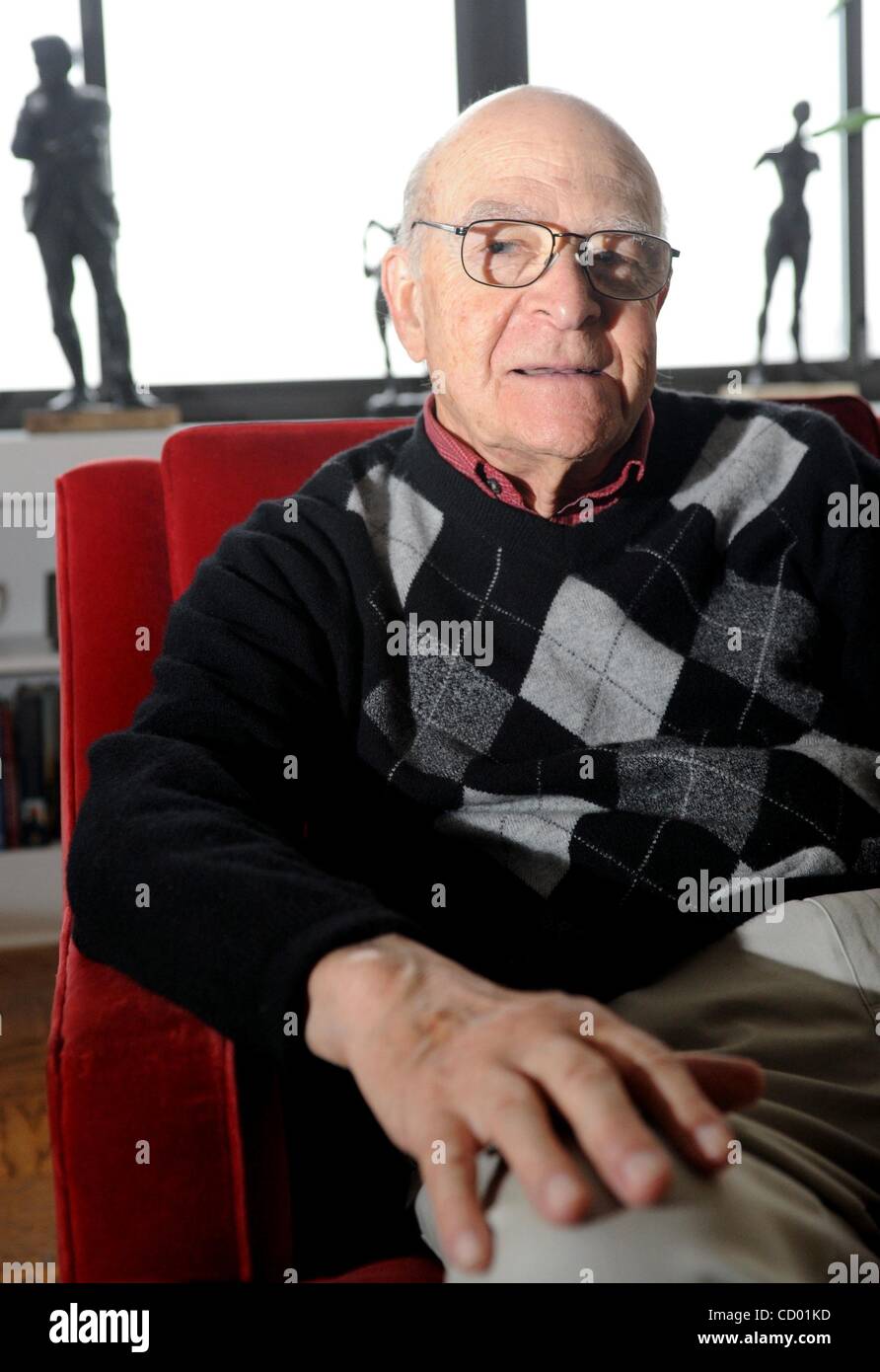 May 18, 2010 - Queens, New York, USA - Portrait and figurative sculptor ...