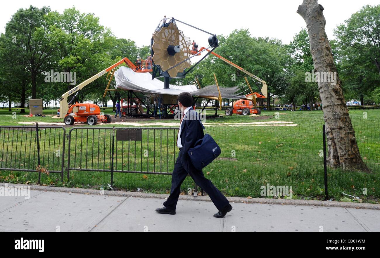May 27, 2010 - Manhattan, New York, USA - Construction of a 1:1 replica ...