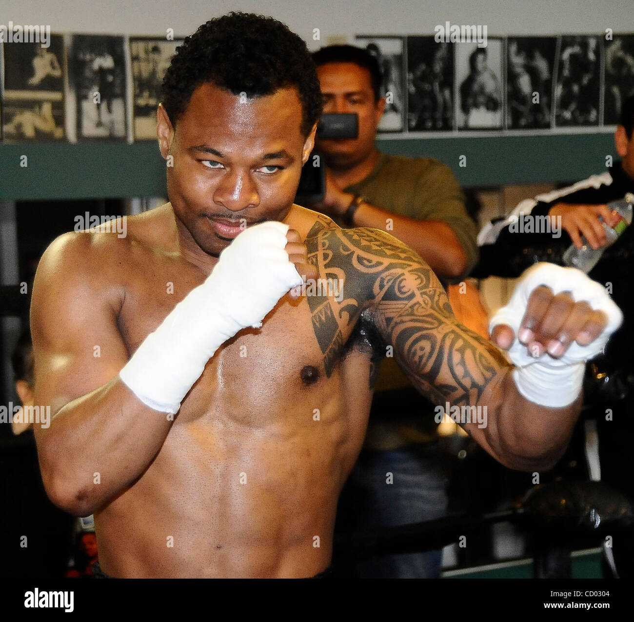 April 12,2010 - Pasadena, California, USA. Sugar Shane Mosley works out ...