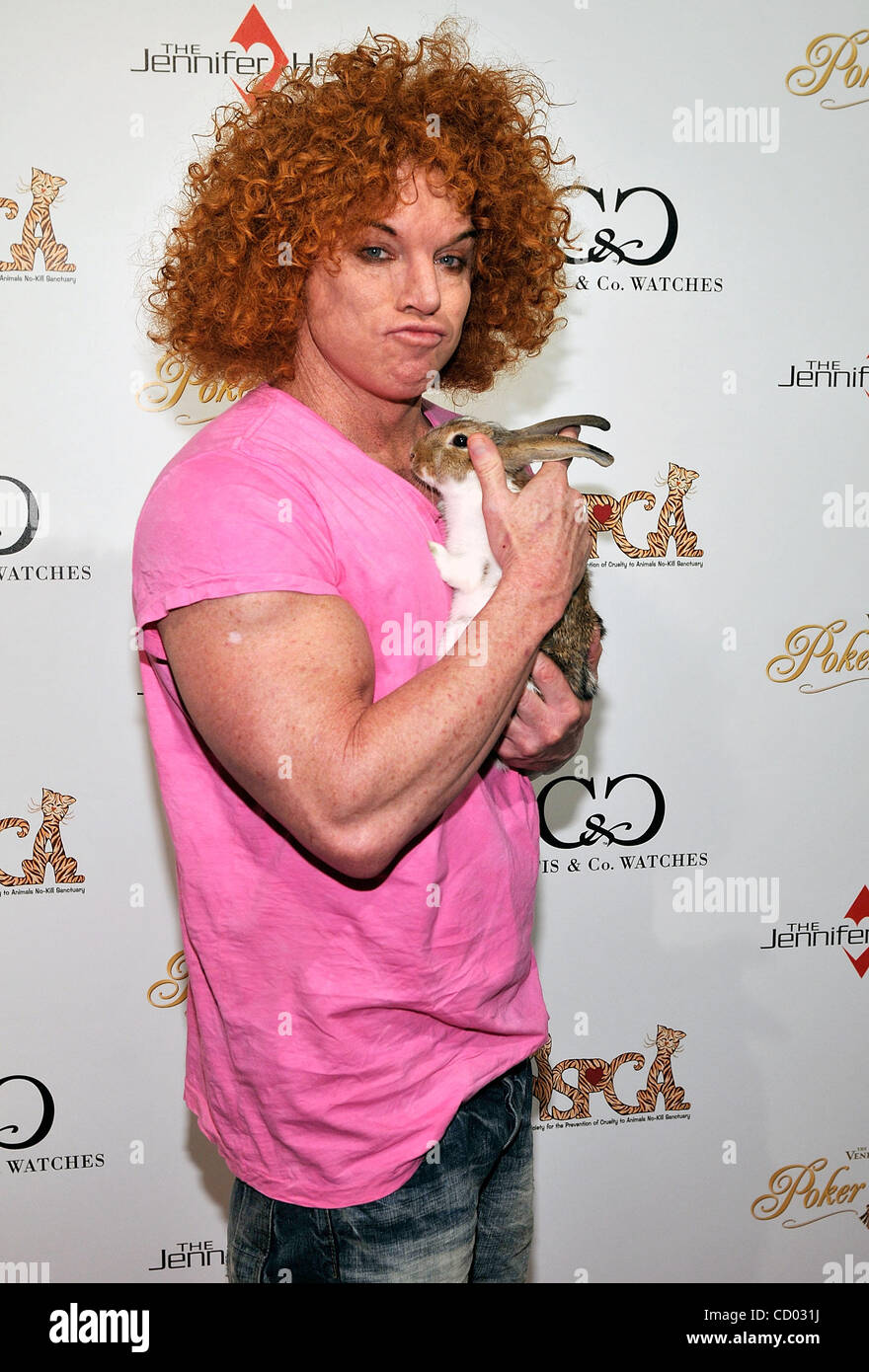 April 13, 2010 - Las Vegas, Nevada, USA - Comedian CARROT TOP arrives ...