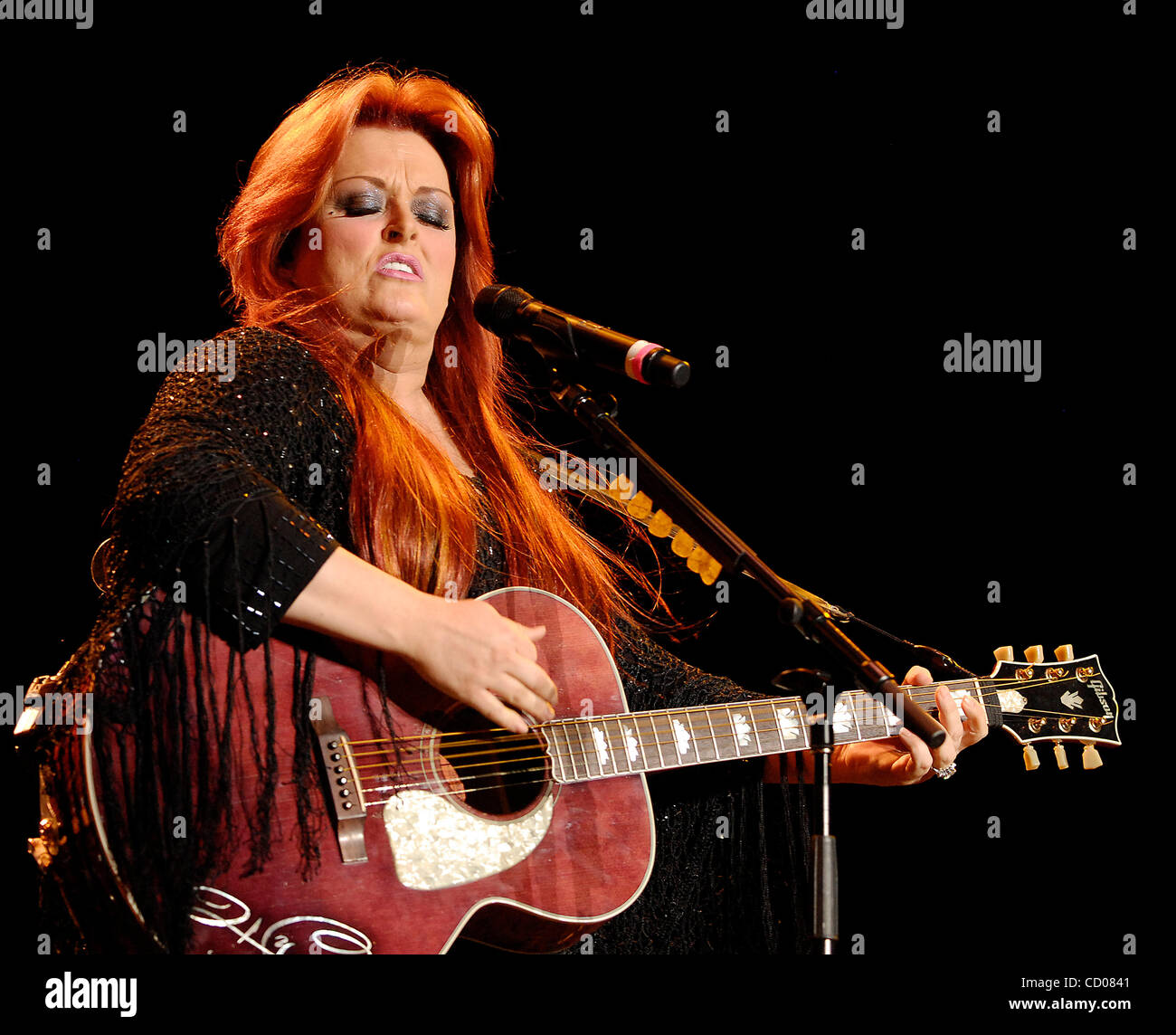 Wynonna judd performing hi-res stock photography and images - Alamy