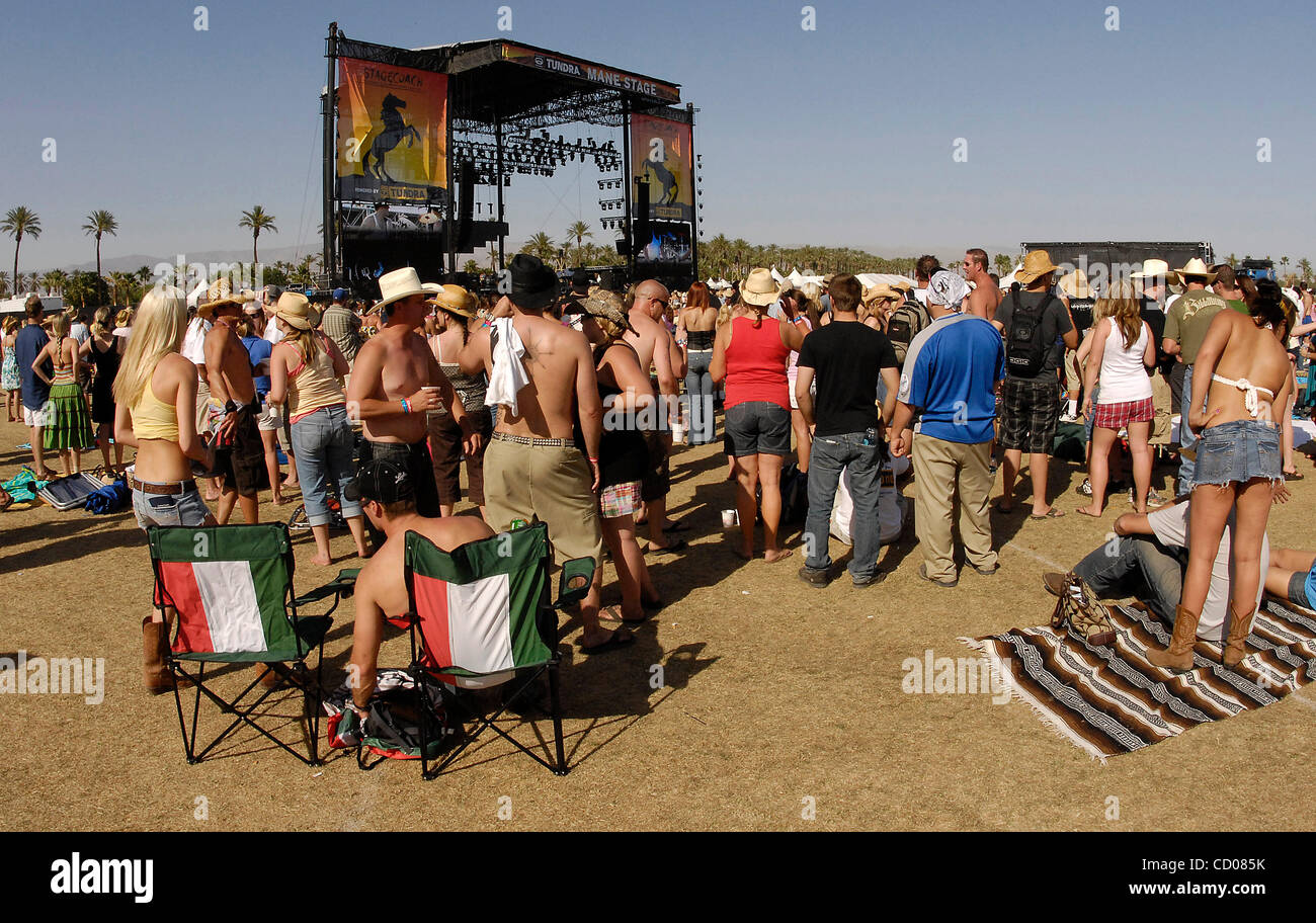 Stagecoach festival crowd hi-res stock photography and images - Alamy