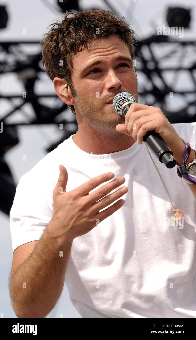 May 4, 2008; Indio, CA, USA; Musician CHUCK WICKS performing during the ...