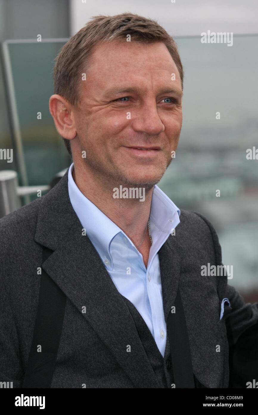 Oct 13, 2008 - Moscow, Russia - Actor DANIEL CRAIG promoting new Bond ...