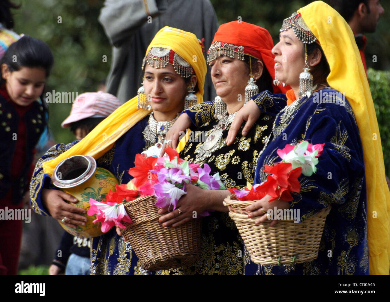 Kashmiri Dress Hi res Stock Photography And Images Alamy Kashmiri Dress Hi res Stock Photography And Images Alamy