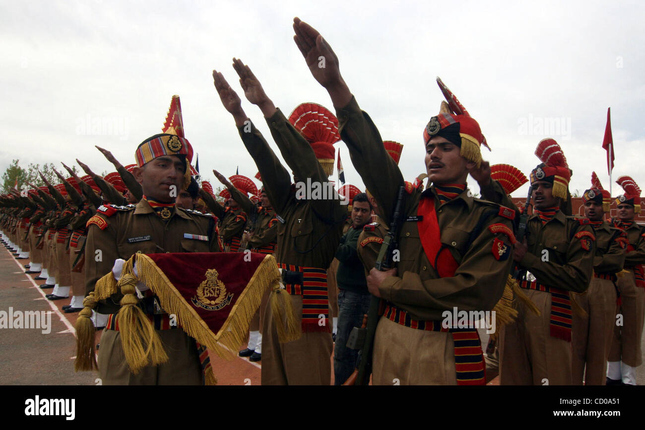 Bsf soldiers hi-res stock photography and images - Alamy