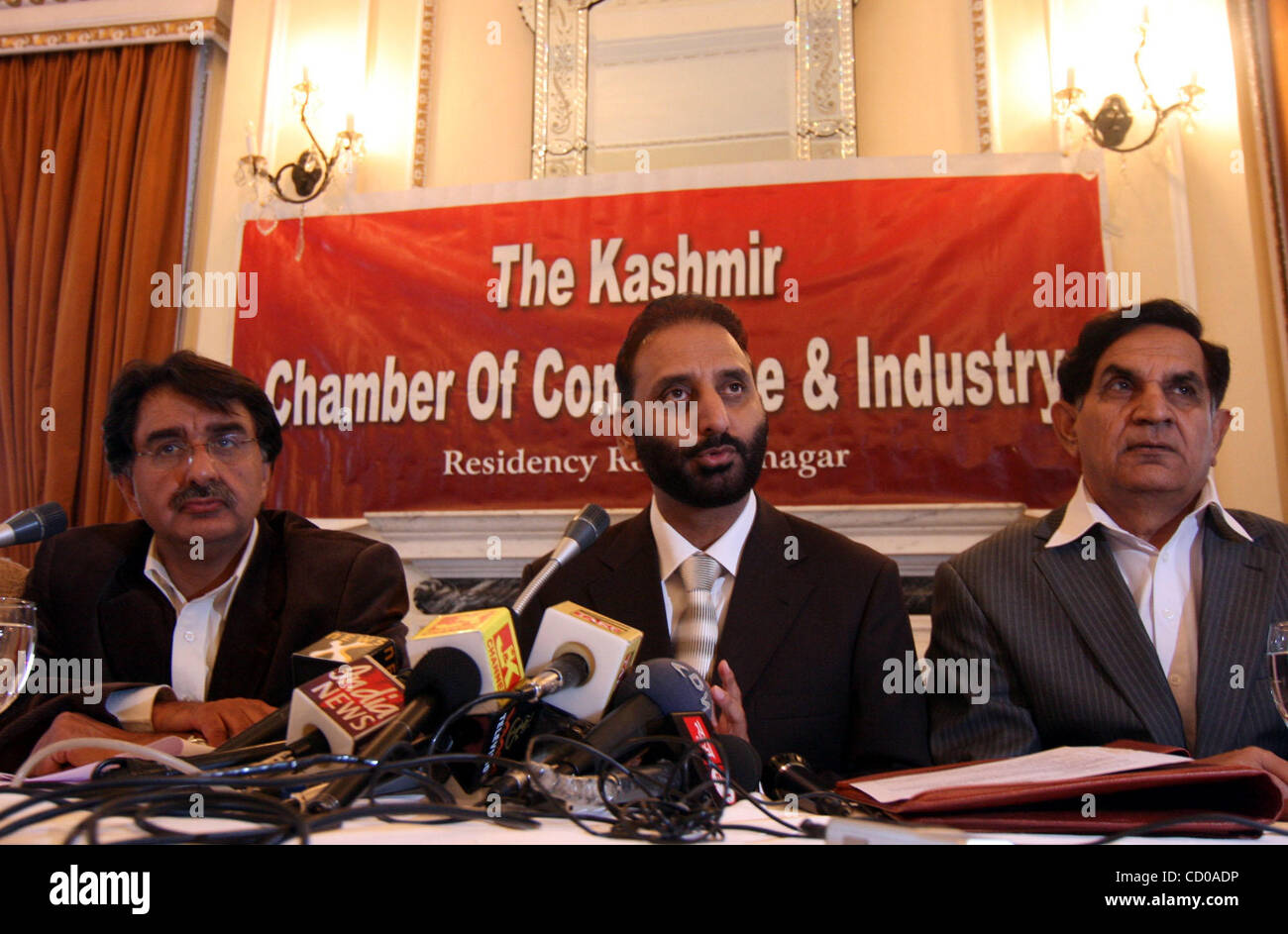 A Group of Pakistani traders adressing a press confrence in Indian ...