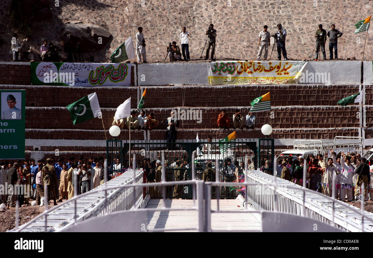 The first vehicle crosses the bridge which connects Indian ...