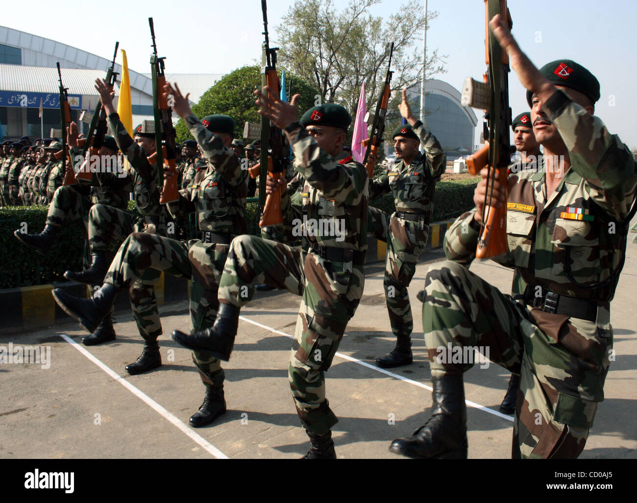 Indian army personnel hi-res stock photography and images - Alamy