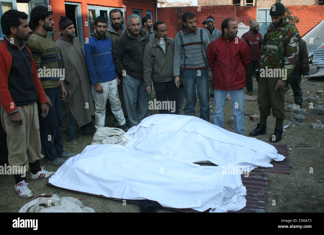 Exploded oxygen cylinder hi-res stock photography and images - Alamy