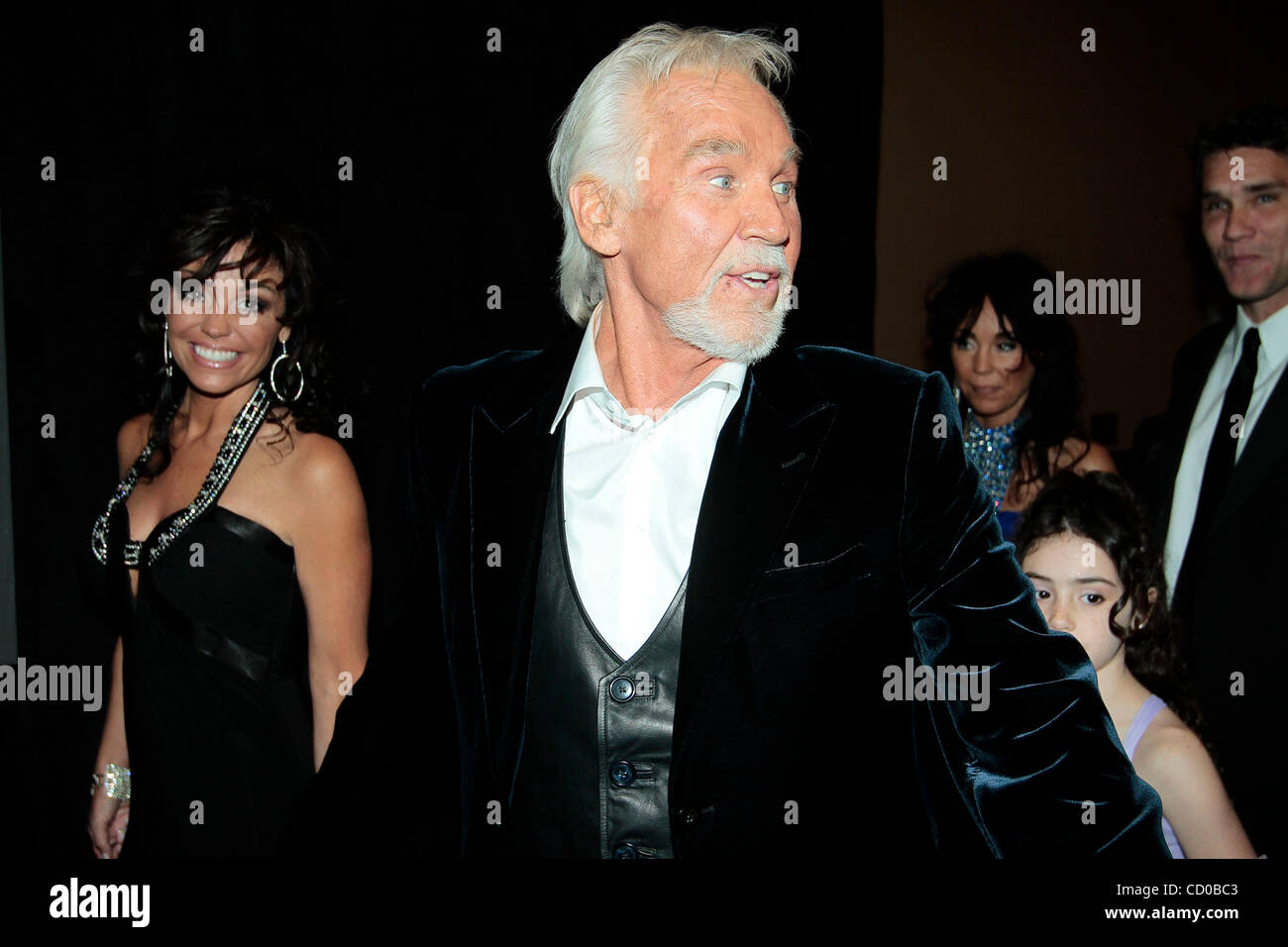 Kenny rogers and wanda hi-res stock photography and images - Alamy