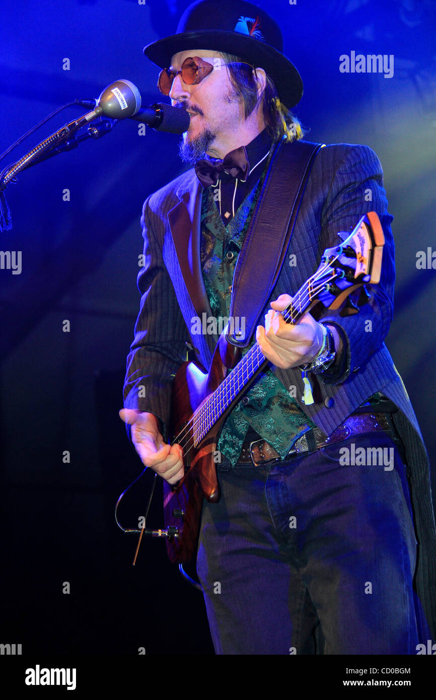 Les claypool hi-res stock photography and images - Alamy