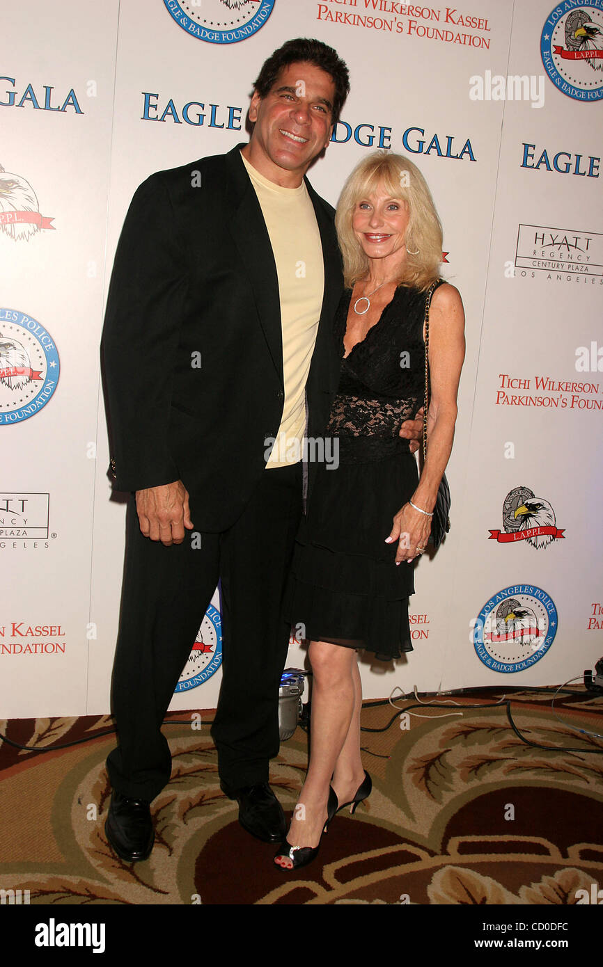 Lou ferrigno wife carla ferrigno hi-res stock photography and images ...