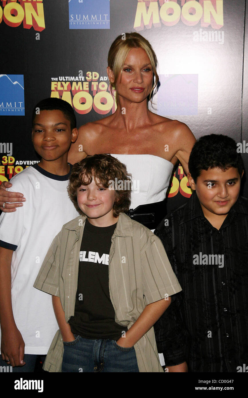 Aug. 3, 2008 - Hollywood, California, U.S. - I13570CHW.''FLY ME TO THE ...