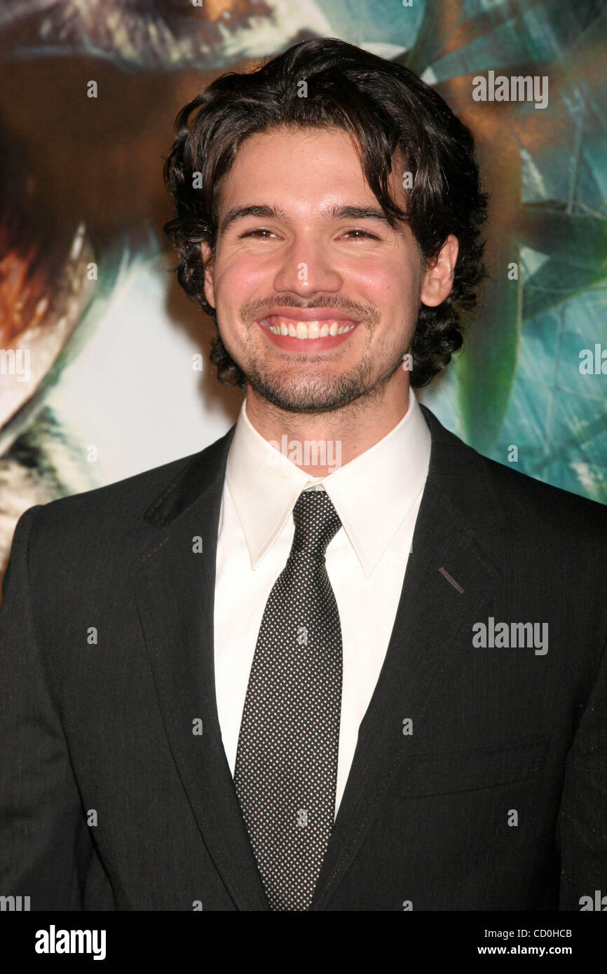 Steven strait 10 000 bc hi-res stock photography and images - Alamy