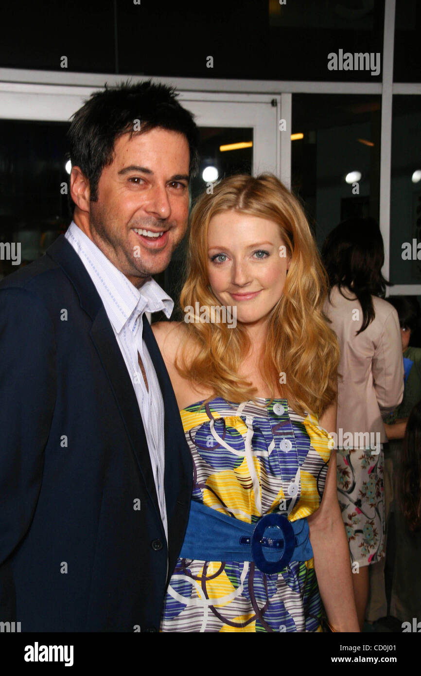 Jonathan silverman jennifer finnigan los hi-res stock photography and ...