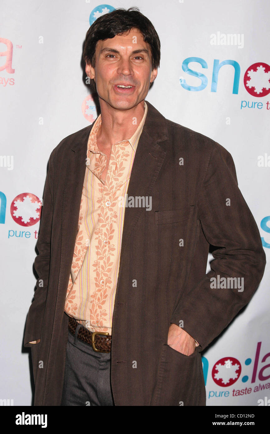 Apr. 1, 2008 - Hollywood, California, U.S. - I13152CHW.''SNO:LA'' GRAND ...