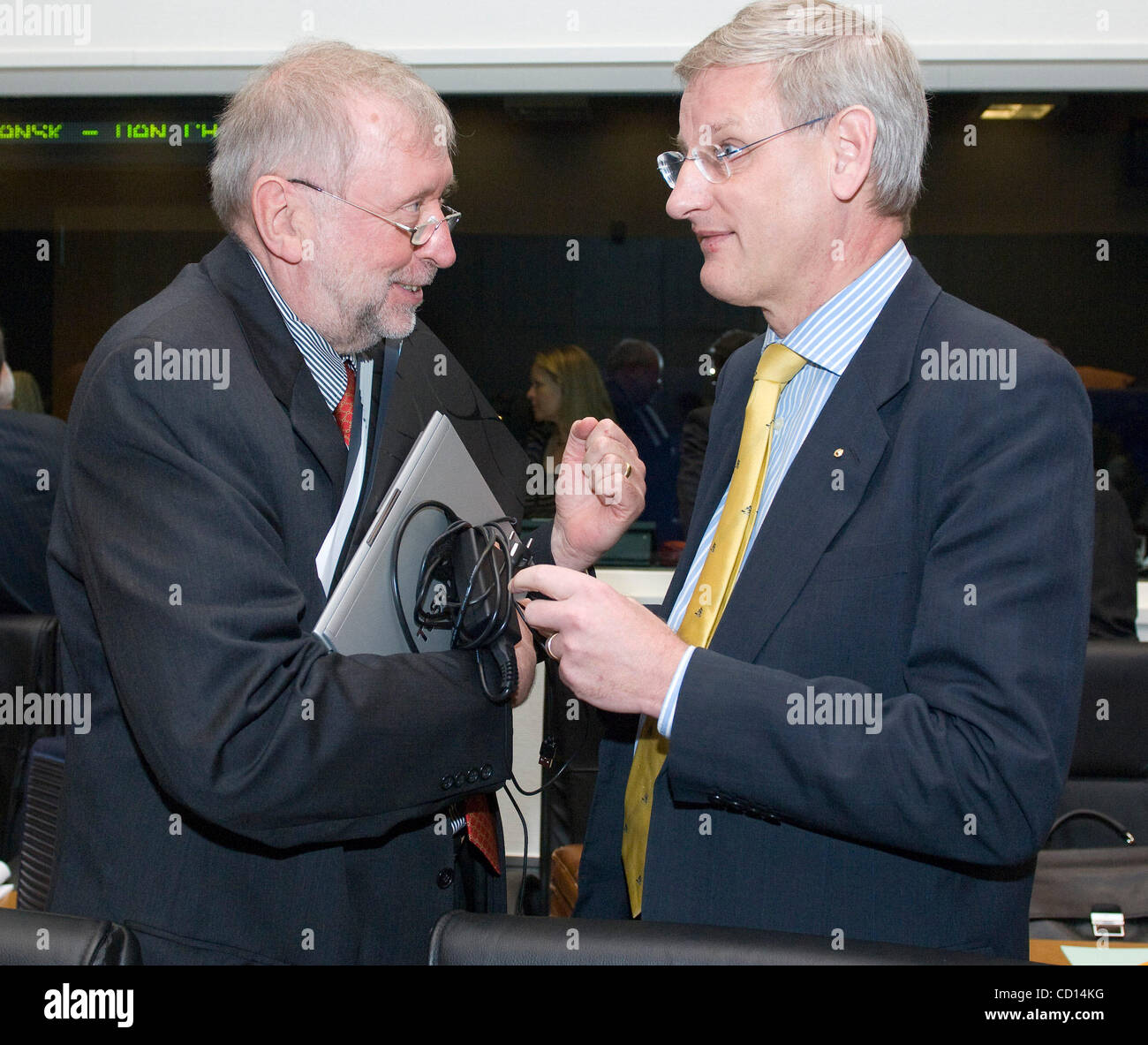 Slovenian Minister of Foreign Affairs Dimitrij Rupel (L) talks with his ...