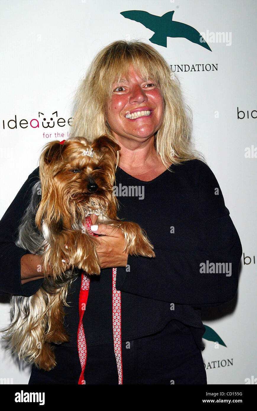 Robin byrd hi-res stock photography and images - Alamy