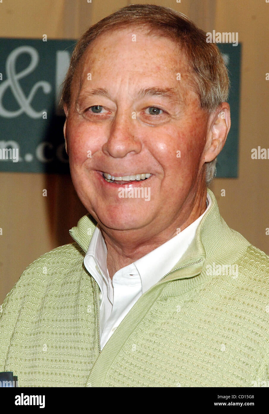 May 28, 2008 - New York, New York, U.S. - Bobby Murcer signs copies of ...