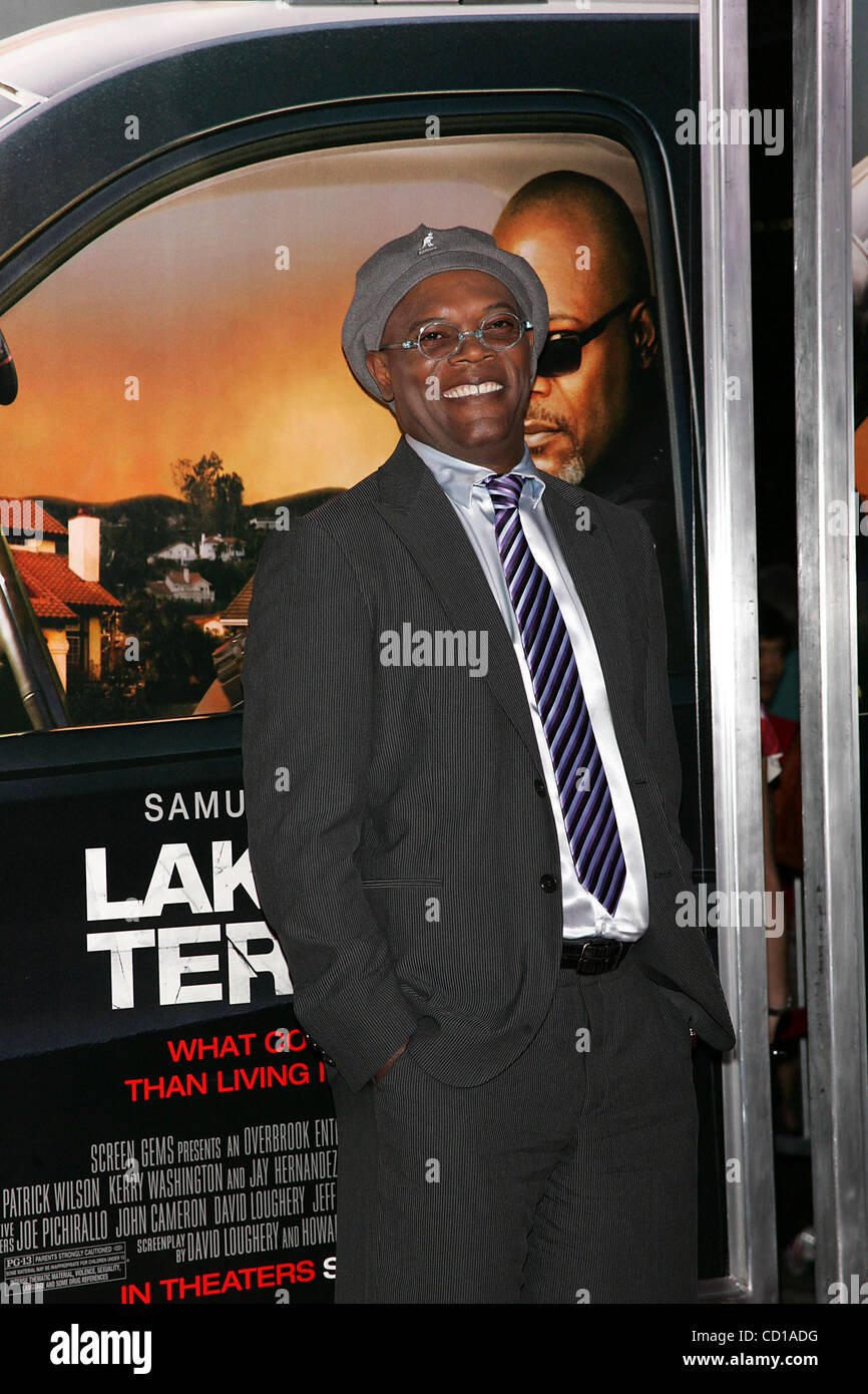 Lakeview terrace 2008 samuel jackson hi-res stock photography and ...
