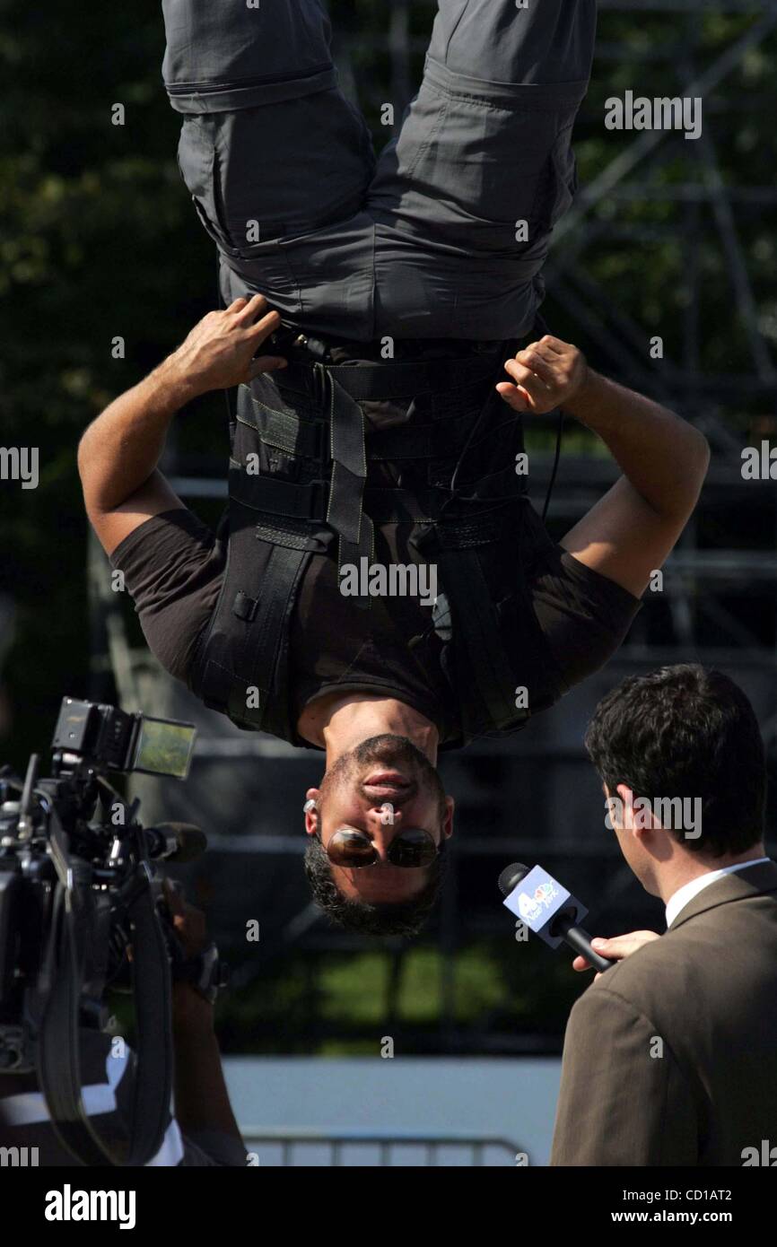 Sept. 22, 2008 - New York, New York, U.S. - David Blaine hangs upside ...