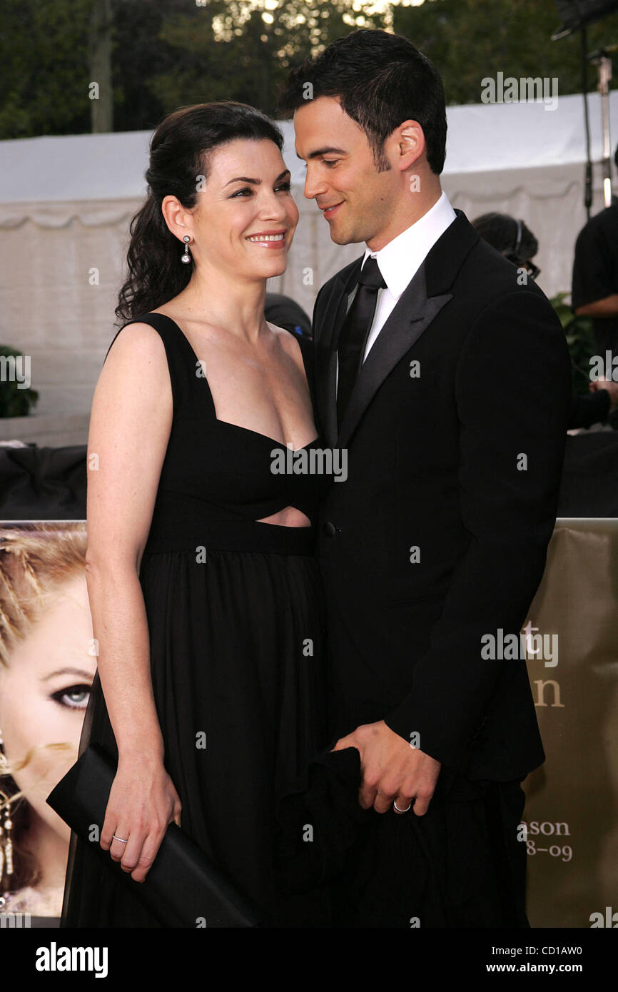 Sept. 22, 2008 - New York, New York, U.S. - Julianna Margulies arrives ...