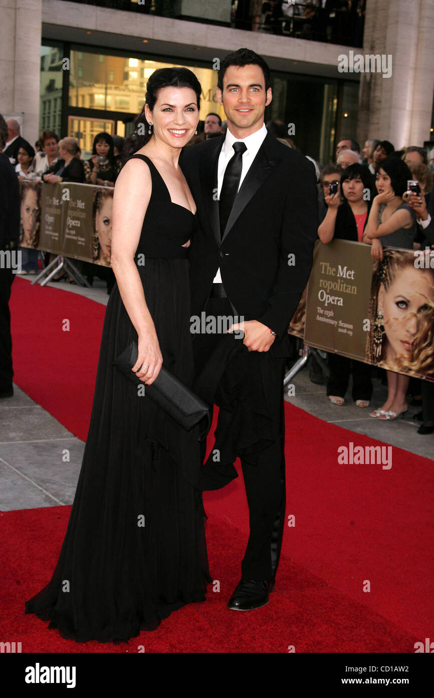 Sept. 22, 2008 - New York, New York, U.S. - Julianna Margulies arrives ...