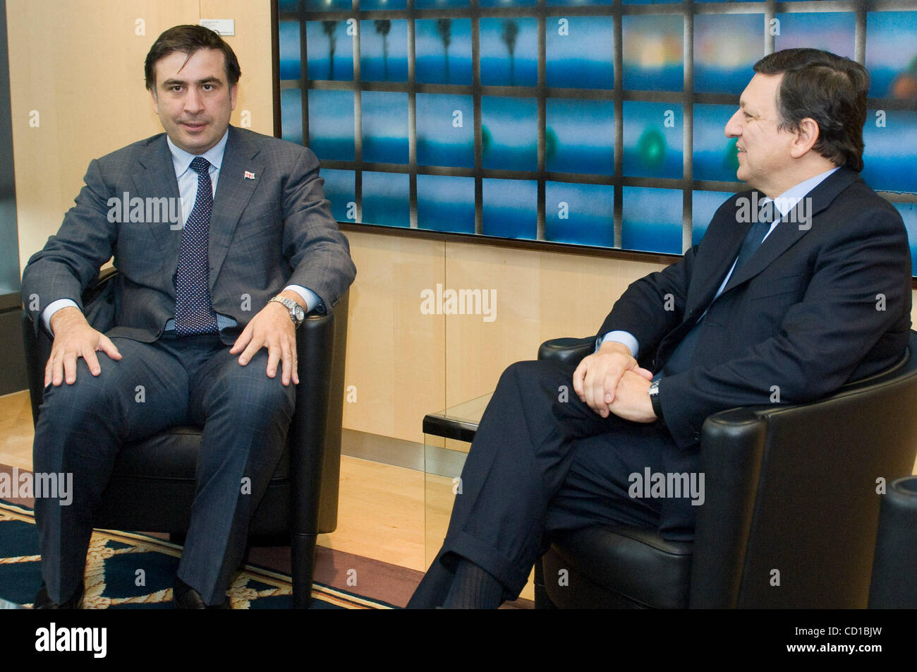 European Commission President Jose Manuel Barroso welcomes President of ...