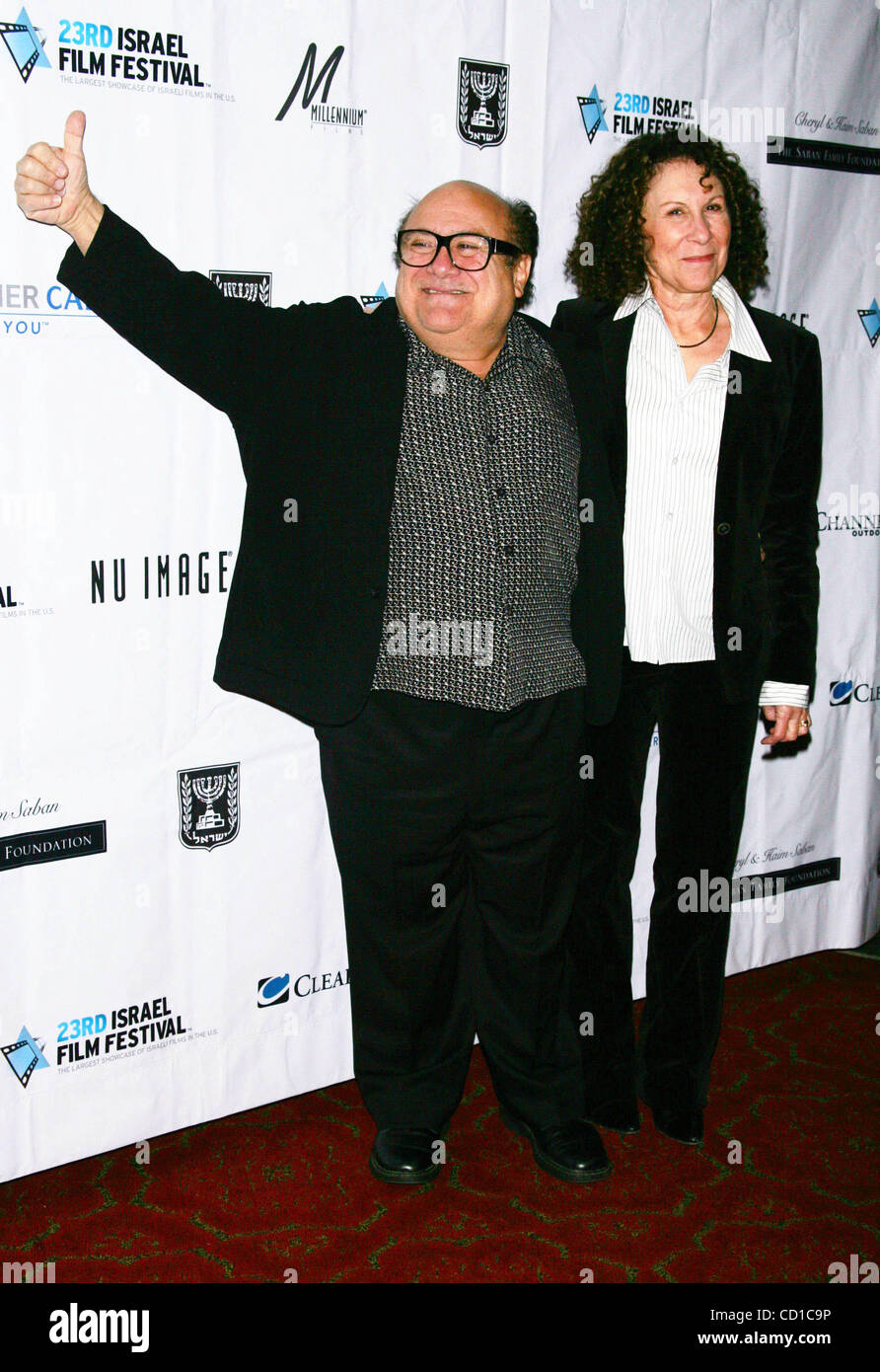 Oct. 29, 2008 - New York, New York, U.S. - Danny DeVito and wife Rhea ...