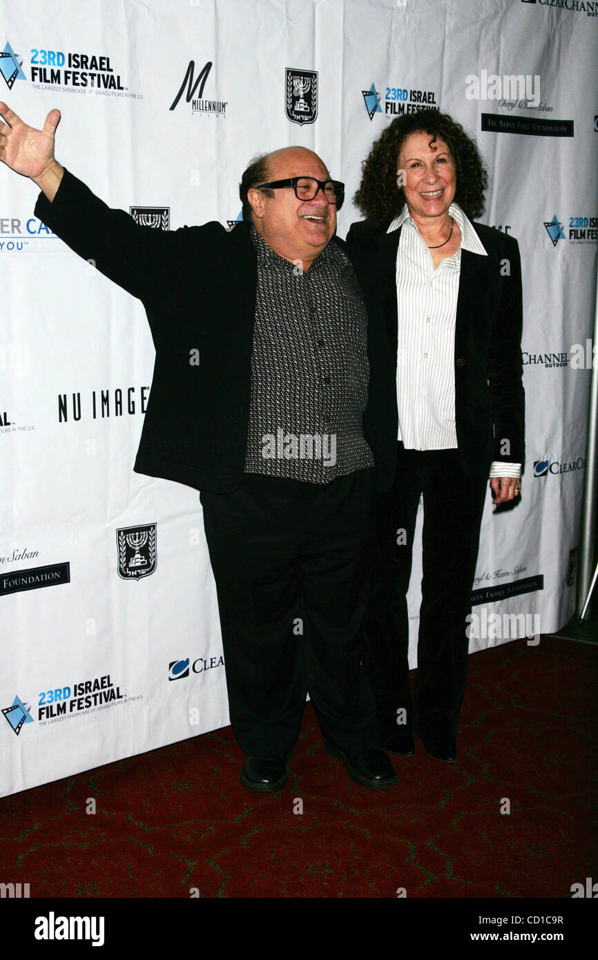 Oct. 29, 2008 - New York, New York, U.S. - Danny DeVito and wife Rhea ...