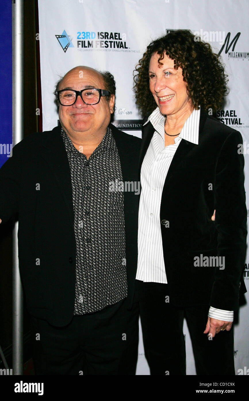 Oct. 29, 2008 - New York, New York, U.S. - Danny DeVito and wife Rhea ...
