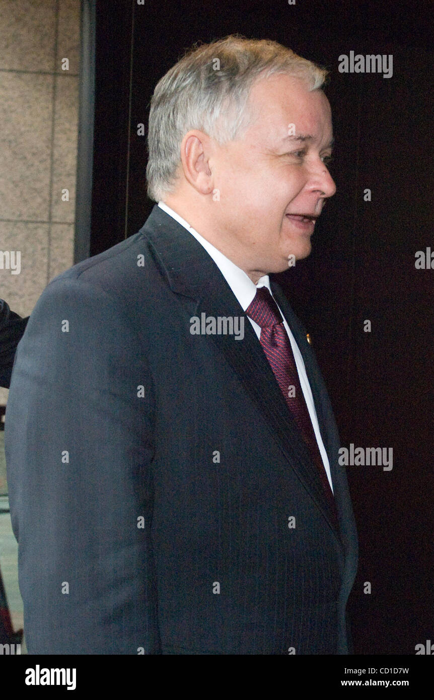 Polish president Lech Kaczynski arrives for the European summit in ...