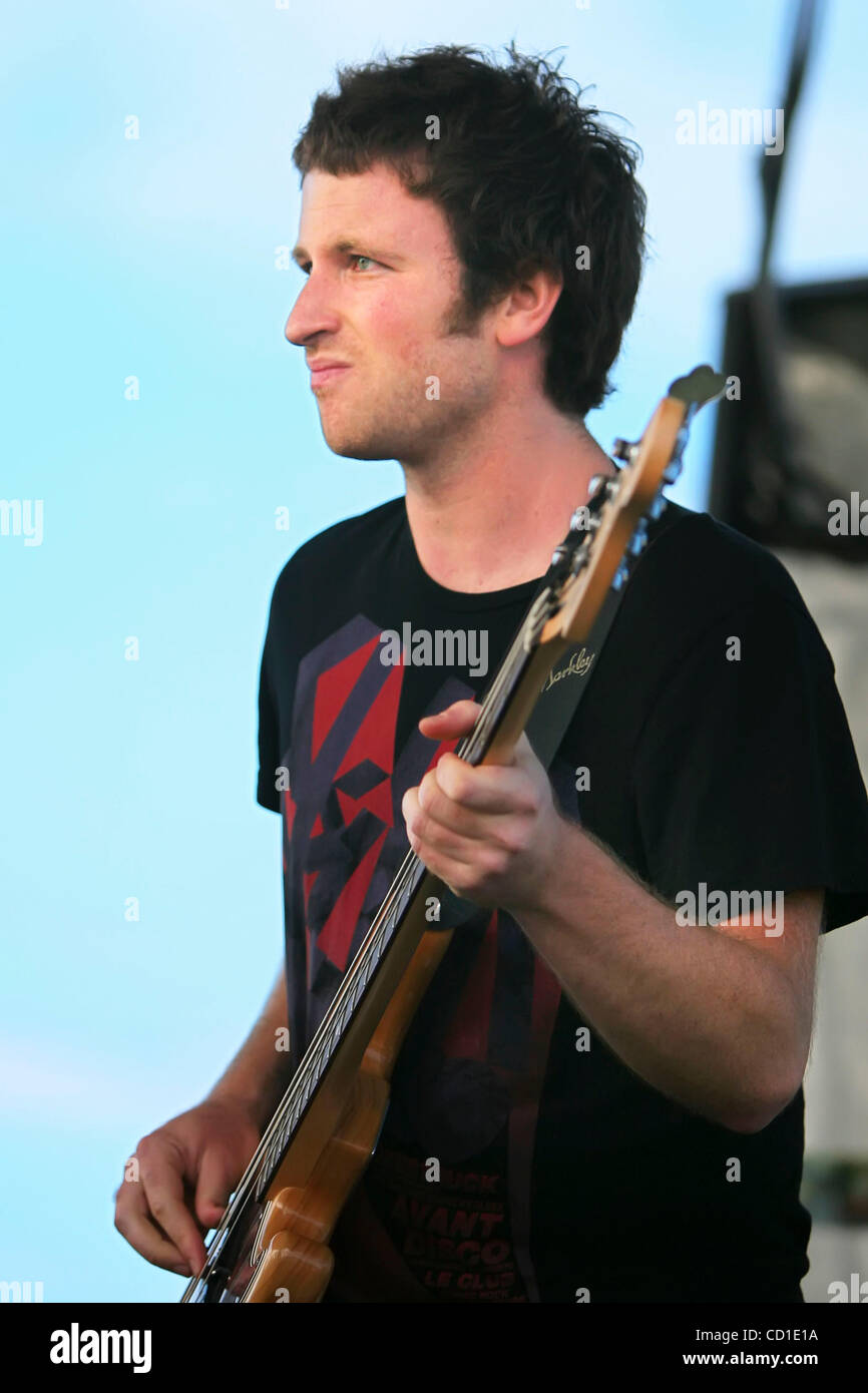 Sep 21, 2008 - San Francisco, California, USA - The Frail performing ...