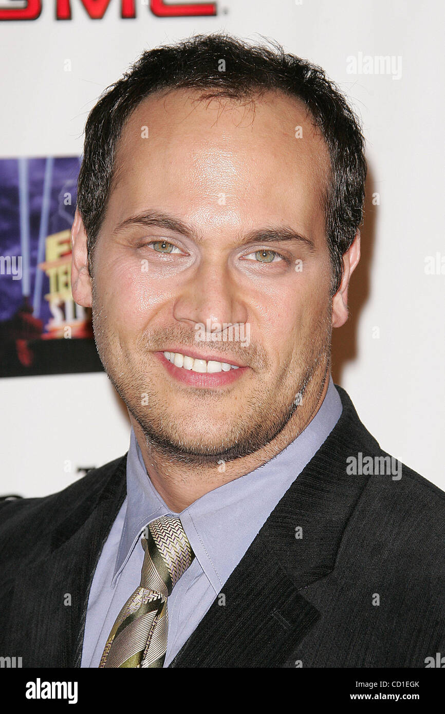 Todd stashwick hi-res stock photography and images - Alamy